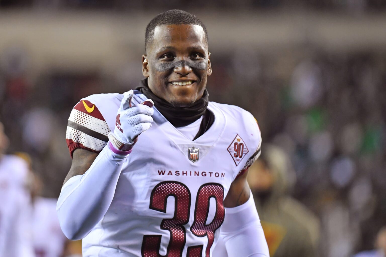 Try not to cry watching Commanders’ Jeremy Reaves hear Pro Bowl news ...